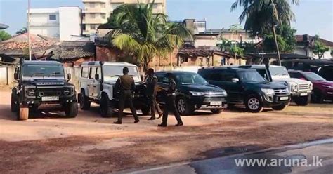 ප්‍රභූ ආලෝක සංඥා දල්වා ගෙන ගිය රථ 6ක් අත්අඩංගුවට අරුණ