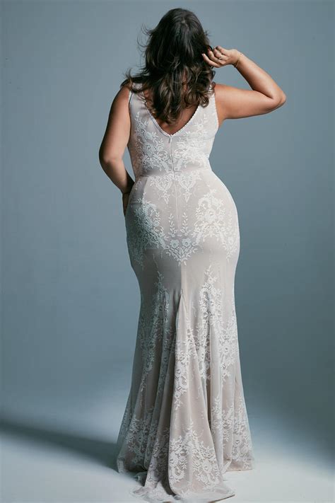 Sexy Plus Size Wedding Dress With A Mermaid Cut Close To The Body