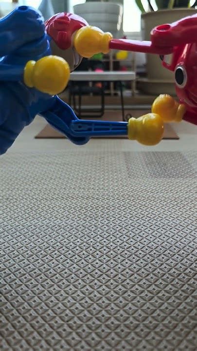 펀치맨들의 대결 빨간 로봇과 파란 내복 다이소 펀치 로봇 Youtube