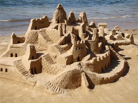Artystyczne Szaleństwo Na Plaży Czyli Budowanie Czegoś Z Piasku