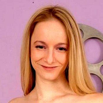 Kandi Hart Photos Watch Her Free Hq Galleries At Freeones