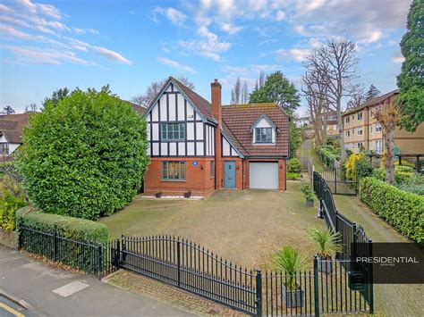 4 Bed Detached House For Sale In High Road Loughton Ig10 £1 000 000