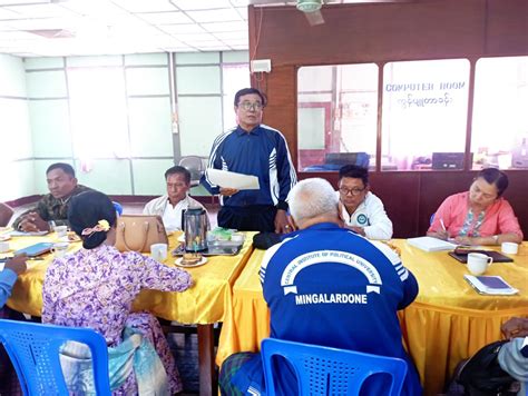 လယ်ဝေးမြို့နယ်ရုံးတွင် စာအုပ်၊ စာစောင်ချစ်မြတ်နိုးသူများအသင်း Book Club အဖွဲ့ဝင်များဖြင့် စာဖတ