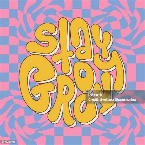 그루비 유지 티 티셔츠 또는 포스터 스티커를위한 히피 트위블 배경이있는 70 년대 복고풍 레터링 슬로건 둥근 모양 손으로 그린