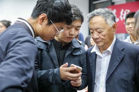 校友风采丨61级校友杨元惺世界从这里出发摄影展开幕 西安电子科技大学校友事务与对外合作处