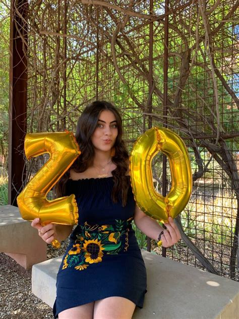 New Hot Sexy Anahit Kirakosian Bikini Pics