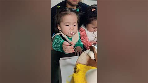 하랑이의 엄마 생일케이크 먹방~ 혼자서도 잘 먹어요👍 Youtube 하랑이의 엄마 생일케이크 먹방~ 혼자서도 잘 먹어요👍 Youtube