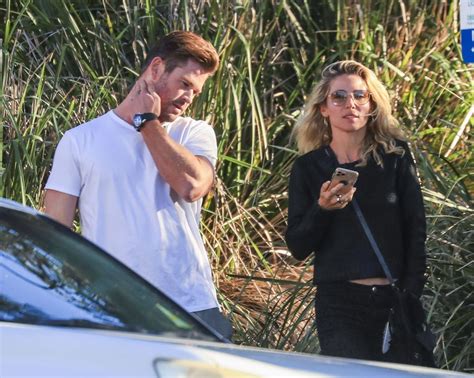 Elsa Pataky And Chris Hemsworth Out For Lunch With Hemsworth Clan In