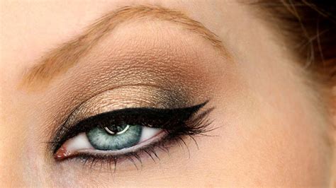 Gold Smokey Eye