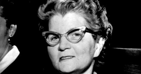 História Em Imagens Assassina Elizabeth Duncan