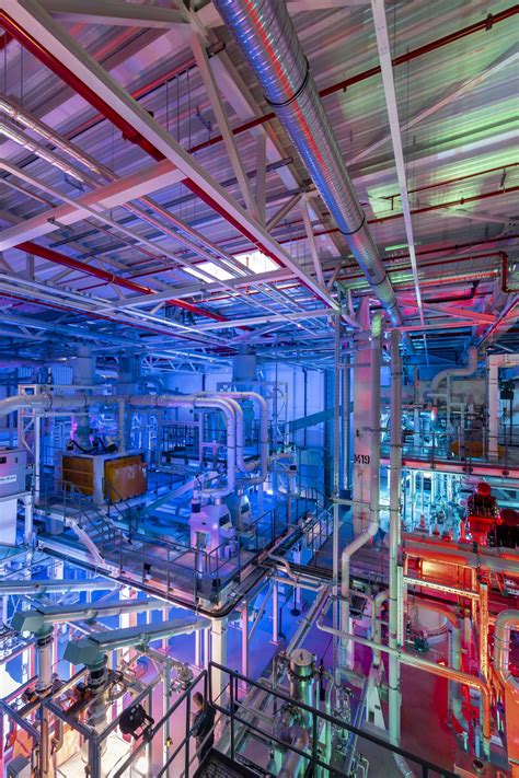 디시트렌드 르포 배터리 빻고 녹이고유럽 최초 재활용 공장 연 벤츠