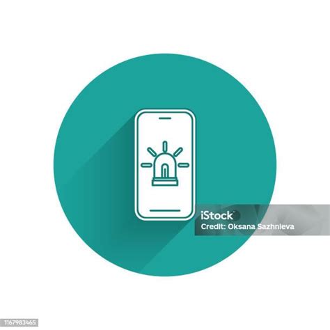 긴 그림자로 고립 된 스마트 하우스와 알람 아이콘이있는 흰색 휴대 전화 스마트 홈의 보안 시스템 녹색 원 버튼입니다 벡터 일러스트레이션 0명에 대한 스톡 벡터 아트 및 기타