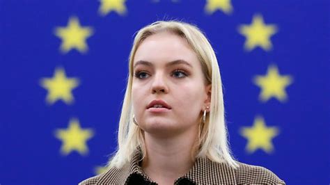 Kreml-Kritiker weiterhin in Haft: Nawalny-Tochter nimmt Preis entgegen ...
