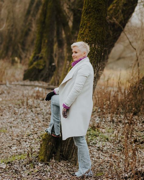 무료 사진 코트 흰색 가 시즌 청바지 캐주얼 바지 사람