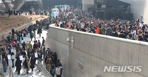 패션위크 찾은 패션피플들