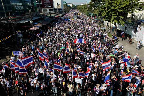 Protesters Angry At Premier Fill Bangkoks Central Business District