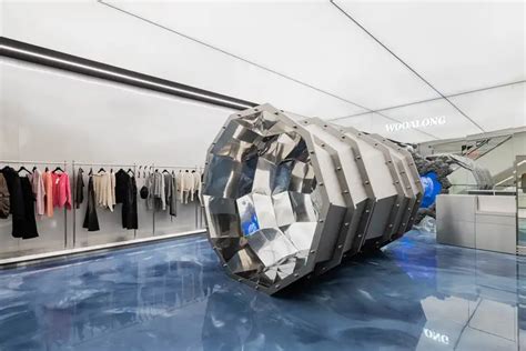 구조물로 포인트를 준 백화점 쇼핑몰 상가 내 30평 패션 매장 인테리어 수원 장안구 정자동