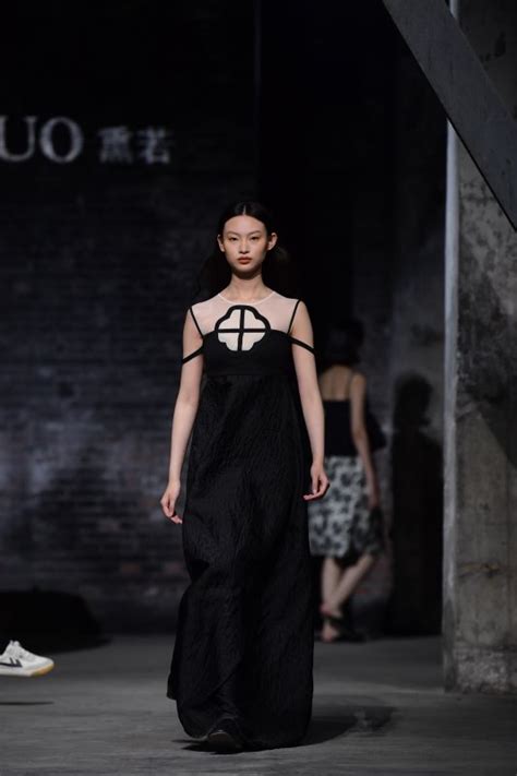 【熏若 Xunruo】熏若 Xunruo时装作品图片 天天时装 口袋里的时尚指南