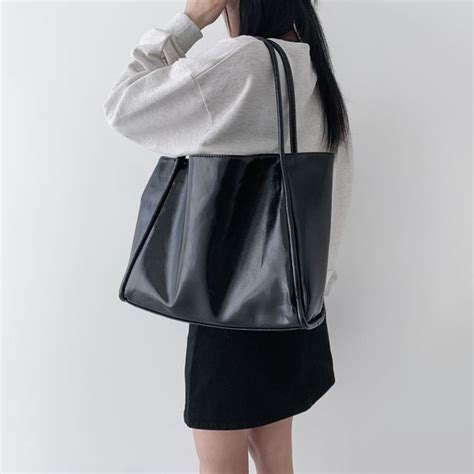 시프트에잇 빅백숄더백 오드 빅 레더 토트백 가방 2color 위시버킷