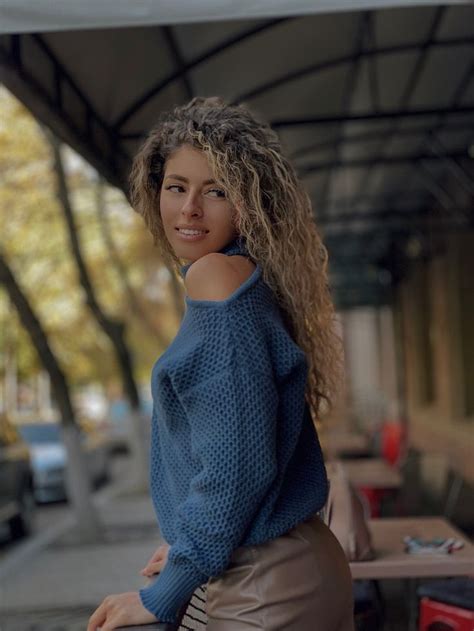 Мы каждый день ходим на работу учебу отводим детей в сад и занимаемся повседневными заботами😅