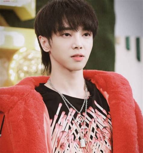 华晨宇个人资料介绍华晨宇素颜华晨宇和的动漫图大山谷图库