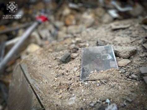 Влучання ракети у триповерховий будинок в Одесі під завалами знайшли тіло жінки фото — УСІ Online