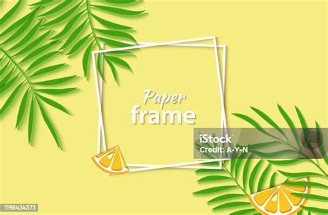 종이는 녹색 열대 야자수 잎과 슬라이스 오렌지 감귤류 와 함께 두 개의 흰색 사각형 프레임을 잘라 노란색 배경에 광고 텍스트를 판매할 수 있는 장소가 있는 벡터 카드 그림