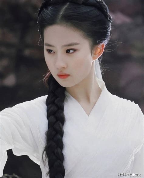 35岁刘亦菲近况变化大！模样胖到毁三观，网友直呼认不出观众形象女神