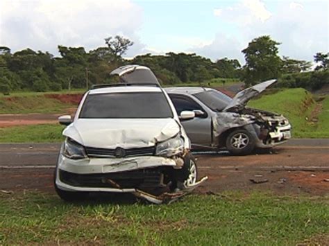 G1 Duas Mulheres Ficam Feridas Em Acidente Em Cruzamento De Rodovias