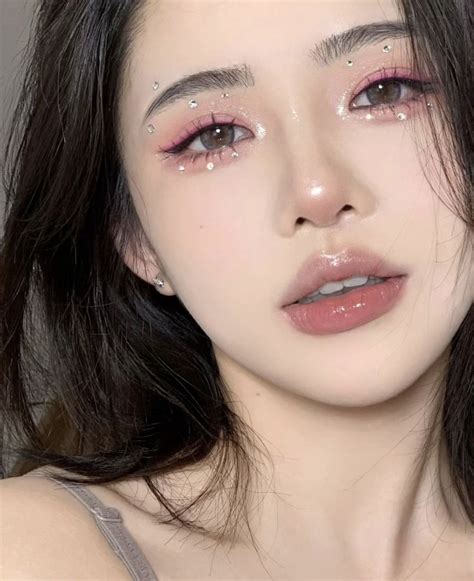 Pin By On Gorgeous Sparkly Makeup Korean Eye Makeup Makeup Looks
