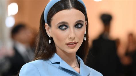 Zo Recreëer Je Emma Chamberlains Ooglook Van Het Met Gala 2023