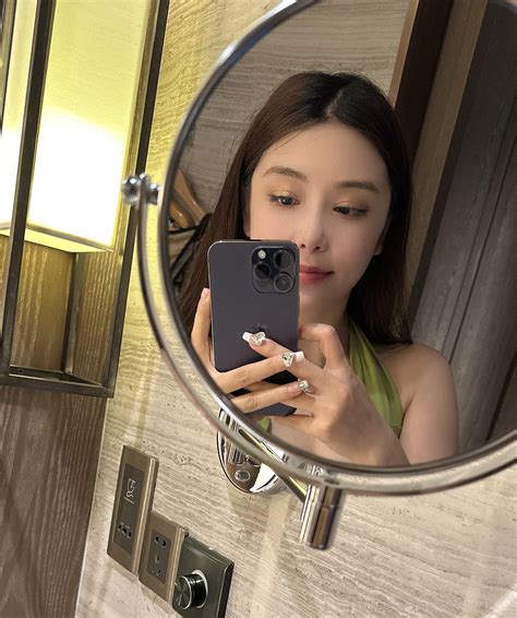 나이웬nai Wen 젤리 퍼프 페이스트리 가슴 스트랩으로 얼굴 노출 V2ph