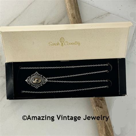 Mystique Pinnecklace In Box