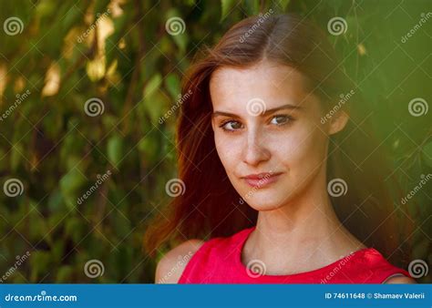 Ritratto Di Una Ragazza Fotografia Stock Immagine Di Sano