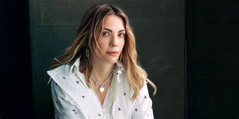 ادا اجه سیب ممنوعه با چهره عجیب و موهای قرمز عکس ایران آرت