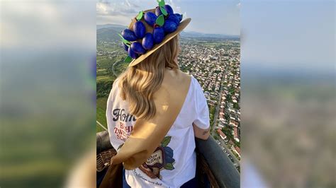 Bühl Zwetschgenkönigin Alexandra Grasmik Blickt Nicht Nur Zufrieden Zurück