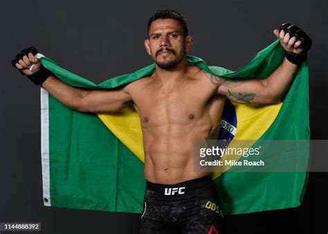 Rafael Dos Anjos Pose Ufc Photos And Premium High Res Pictures Getty Images