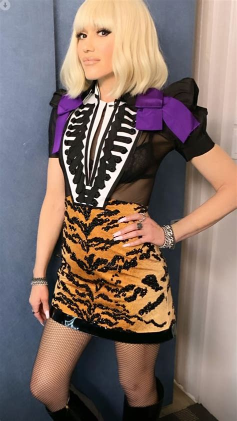 Photos Of Gwen Stefanis Bob Haircut And Bangs Popsugar Beauty Photo 2