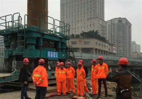 盾安重工DTR2005H全回转钻机在成都新南门大桥一展雄风 基础工程网