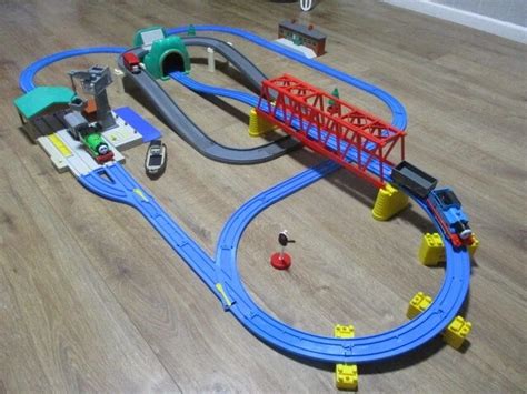 Tomy Trackmaster Thomas The Tank Engine Train Set And Battery Thomas