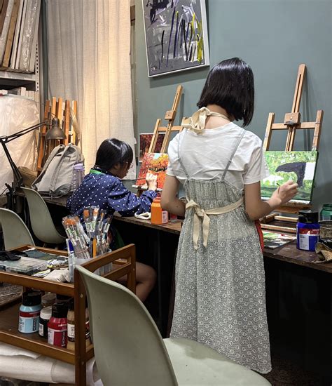 種豆藝術工作室 【沛涵（高一） 炭筆 素描靜物寫生】 我很享受觀看沛涵“畫”這件作品的過程，一直站在後方欣賞，星期五一直期待到今天她來完成。跟她說了好幾次我的感覺，不曉得她會不會覺得