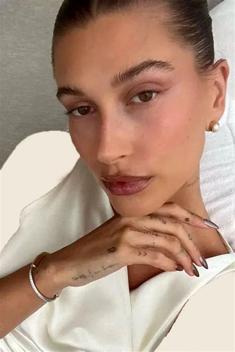 بازگشت به گذشته رژ لب قهوه‌ای دوباره مد شد سلبریتی‌هایی که بازگشت رژ