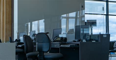 가구 건축 게이트 지역 공공 장소 공항 기능의 기술 깨끗한 낮 리셉션 매끄러운 반사 보안 복도 북미 분할기 비즈니스 비행 비행기 여행 빈