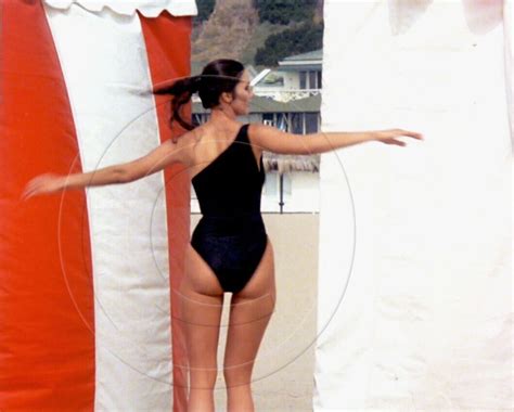 Lynda Carter Leggy In Swimsuit 8x10 O11 Wonder Woman Tv Series
