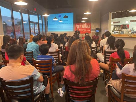 ဒေါက်တာဝင်းမြတ်အေးအား အမေရိကန်ပြည်ထောင်စုရောက် စက်ကရက်မက်တိုမြို့က မြန်မာမိသားစုများမှ အိုအိမ်စ