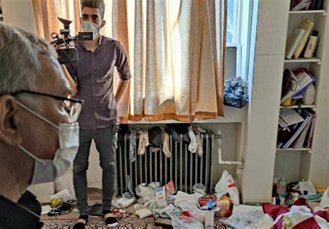 عمق فاجعه در نگاه بهت‌زده وزیر بهداشت به اتاق خوابگاه دانشجویی پسران عکس