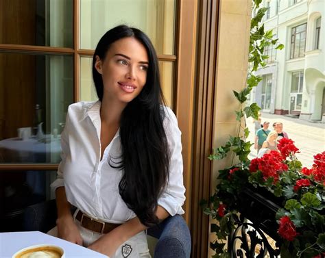 Экс девушка Тимати Решетова сообщила что оказалась под капельницей во Франции