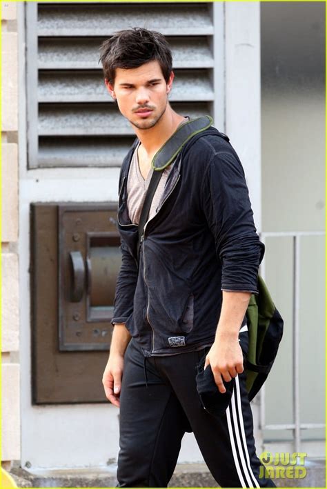 Taylor Lautner And Alexander Ludwig Grown Ups 2 Nyc Premiere Photo
