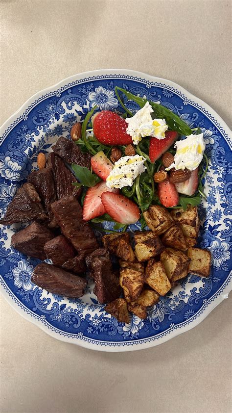 금성키친 금성키친 오늘의 샌드위치는 피스타치오 스프레드와 부라타의 조합 이탈리아 사람들이 이렇게 먹는다는데 정말 맛도리네요 재료 있는 분들은 꼭 이렇게 드셔보세요