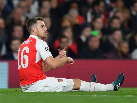 Aaron Ramsey Injury Arsenal Fear Midfielder Will Be Out For Six Weeks